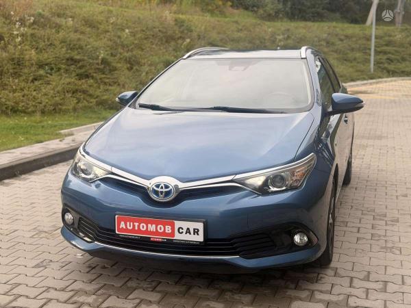 Toyota Auris 2017 in Vilnius on AUTOMOTO.COM.LV Blue Toyota Auris 2017 in Vilnius, with an engine capacity of 1.80 L and mileage of 173 thousand km for 12650 €, photo 3 on AUTOMOTO.COM.LV