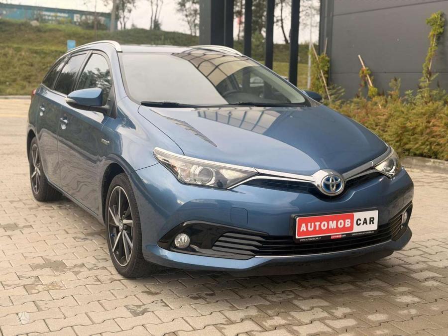 Blue Toyota Auris 2017 in Vilnius, with an engine capacity of 1.80 L and mileage of 173 thousand km for 12650 €, photo 5 on AUTOMOTO.COM.LV