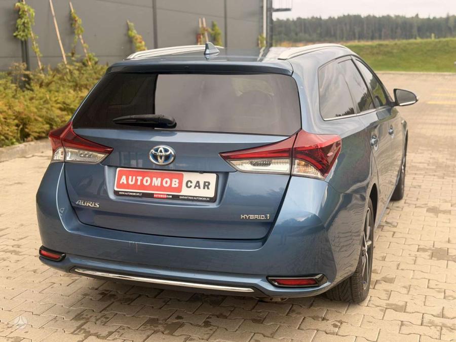 Blue Toyota Auris 2017 in Vilnius, with an engine capacity of 1.80 L and mileage of 173 thousand km for 12650 €, photo 9 on AUTOMOTO.COM.LV