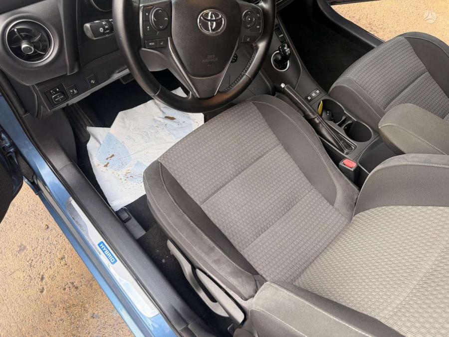 Blue Toyota Auris 2017 in Vilnius, with an engine capacity of 1.80 L and mileage of 173 thousand km for 12650 €, photo 17 on AUTOMOTO.COM.LV