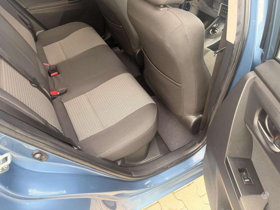 Blue Toyota Auris 2017 in Vilnius, with an engine capacity of 1.80 L and mileage of 173 thousand km for 12650 €, photo 24 on AUTOMOTO.COM.LV