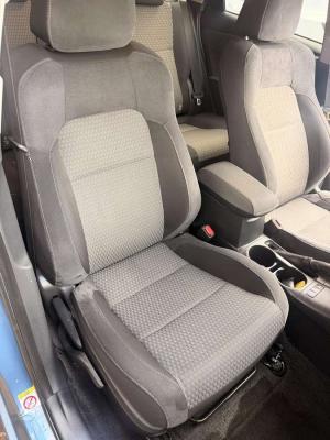 Blue Toyota Auris 2017 in Vilnius, with an engine capacity of 1.80 L and mileage of 173 thousand km for 12650 €, photo 26 on AUTOMOTO.COM.LV
