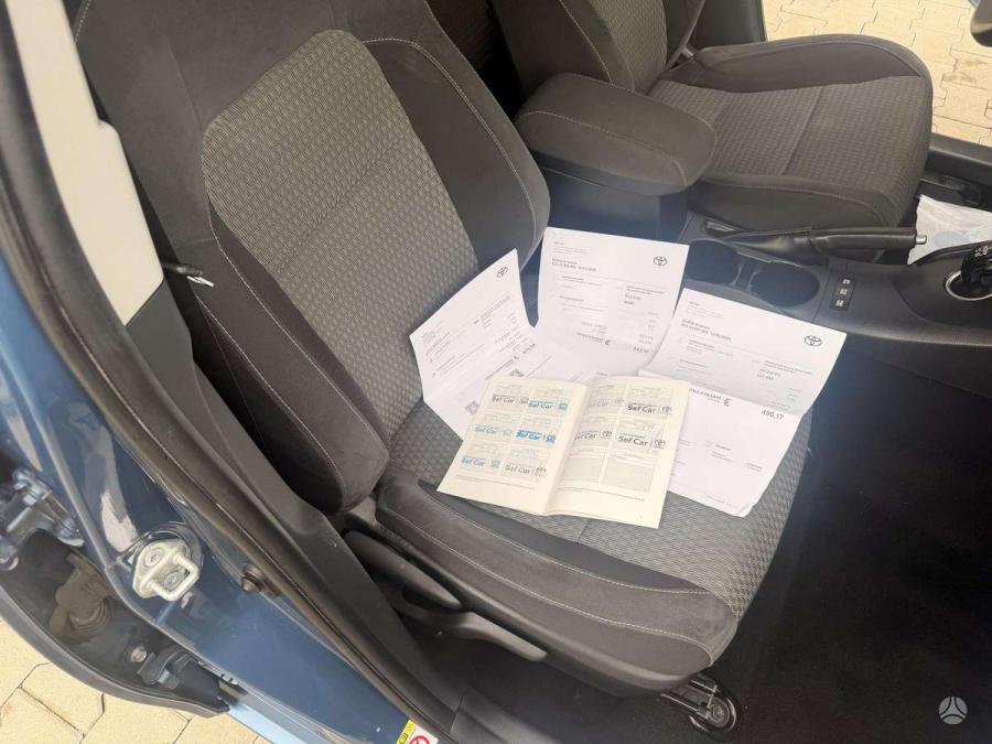 Blue Toyota Auris 2017 in Vilnius, with an engine capacity of 1.80 L and mileage of 173 thousand km for 12650 €, photo 27 on AUTOMOTO.COM.LV