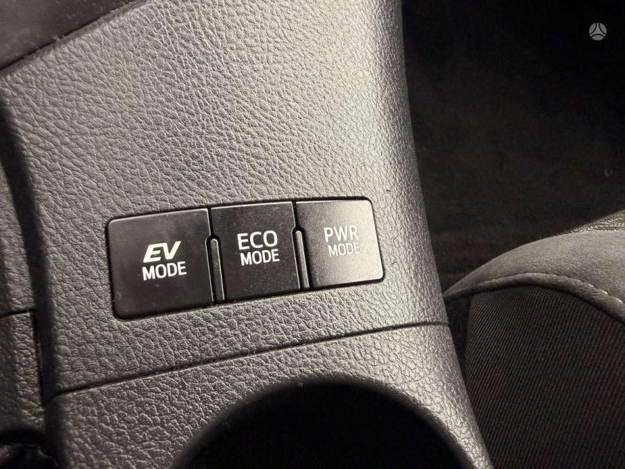 Blue Toyota Auris 2017 in Vilnius, with an engine capacity of 1.80 L and mileage of 173 thousand km for 12650 €, photo 32 on AUTOMOTO.COM.LV
