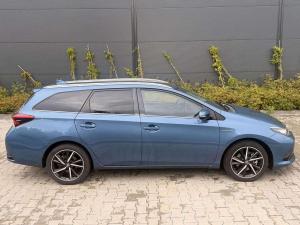Blue Toyota Auris 2017 in Vilnius, with an engine capacity of 1.80 L and mileage of 173 thousand km for 12650 €, photo 8 on AUTOMOTO.COM.LV