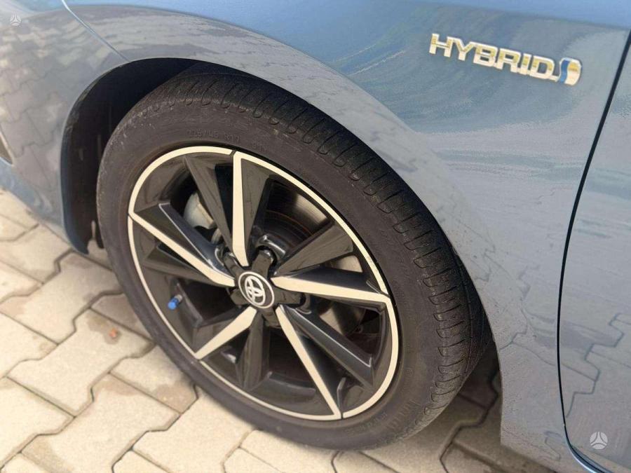 Blue Toyota Auris 2017 in Vilnius, with an engine capacity of 1.80 L and mileage of 173 thousand km for 12650 €, photo 15 on AUTOMOTO.COM.LV