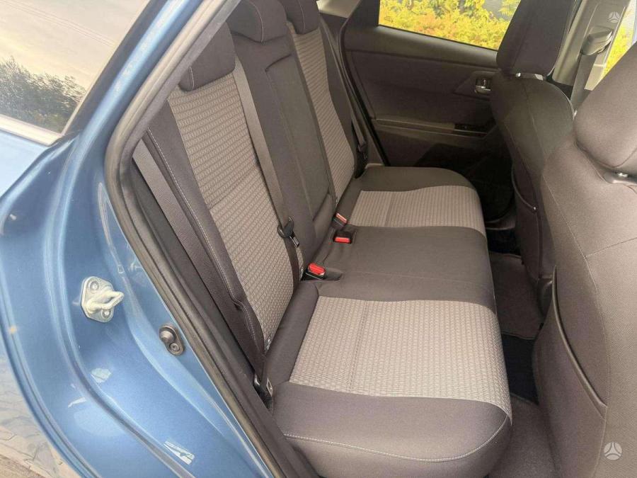 Blue Toyota Auris 2017 in Vilnius, with an engine capacity of 1.80 L and mileage of 173 thousand km for 12650 €, photo 25 on AUTOMOTO.COM.LV