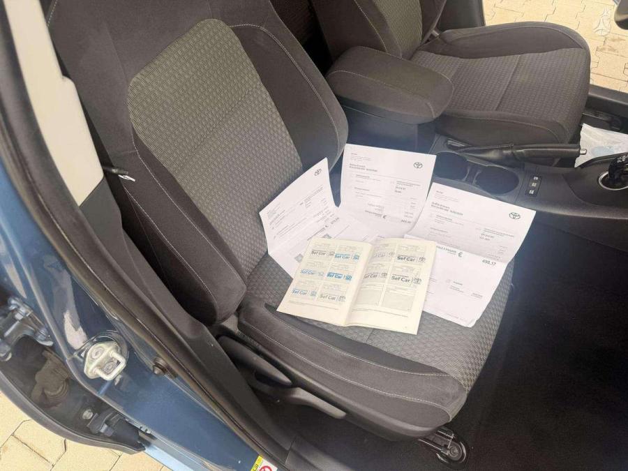 Blue Toyota Auris 2017 in Vilnius, with an engine capacity of 1.80 L and mileage of 173 thousand km for 12650 €, photo 27 on AUTOMOTO.COM.LV