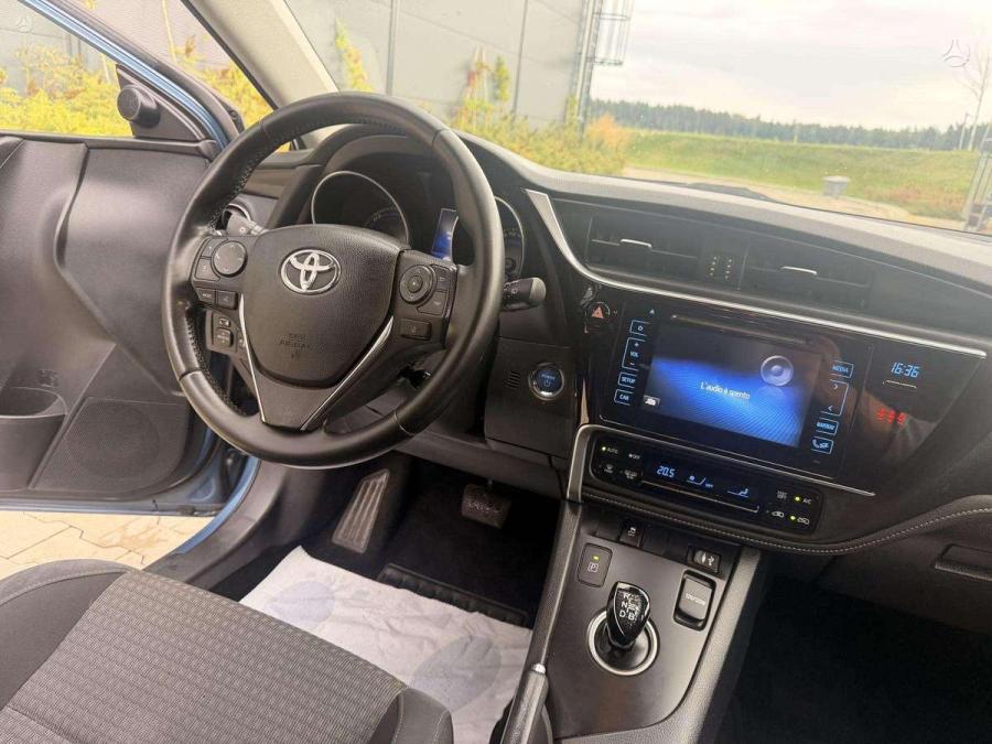 Blue Toyota Auris 2017 in Vilnius, with an engine capacity of 1.80 L and mileage of 173 thousand km for 12650 €, photo 29 on AUTOMOTO.COM.LV