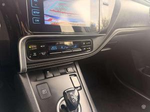 Blue Toyota Auris 2017 in Vilnius, with an engine capacity of 1.80 L and mileage of 173 thousand km for 12650 €, photo 31 on AUTOMOTO.COM.LV
