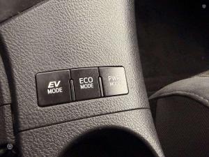 Blue Toyota Auris 2017 in Vilnius, with an engine capacity of 1.80 L and mileage of 173 thousand km for 12650 €, photo 32 on AUTOMOTO.COM.LV