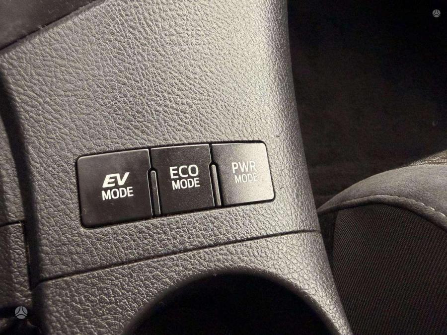 Blue Toyota Auris 2017 in Vilnius, with an engine capacity of 1.80 L and mileage of 173 thousand km for 12650 €, photo 32 on AUTOMOTO.COM.LV