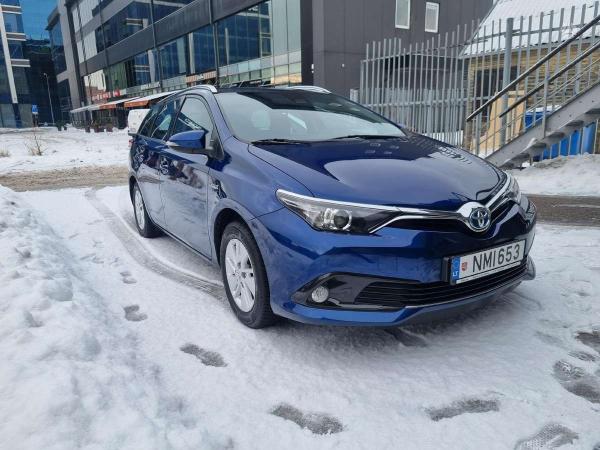 Blue Toyota Auris 2018 in Kaunas, with an engine capacity of 1.80 L and mileage of 259 thousand km for 10900 €, photo 1 on AUTOMOTO.COM.LV