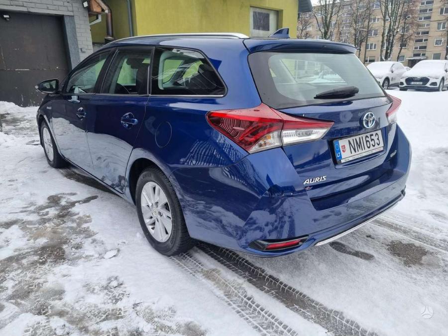 Blue Toyota Auris 2018 in Kaunas, with an engine capacity of 1.80 L and mileage of 259 thousand km for 10900 €, photo 3 on AUTOMOTO.COM.LV
