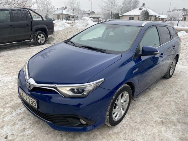 Blue Toyota Auris 2018 in Ventspils, with an engine capacity of 1.80 L and mileage of 172 thousand km for 8500 €, photo 1 on AUTOMOTO.COM.LV