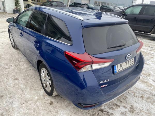 Blue Toyota Auris 2018 in Ventspils, with an engine capacity of 1.80 L and mileage of 172 thousand km for 8500 €, photo 4 on AUTOMOTO.COM.LV