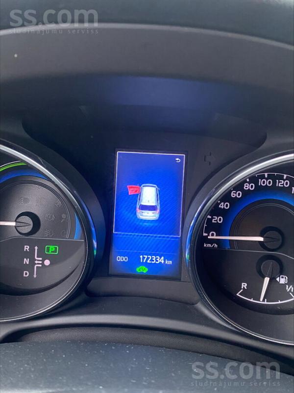 Blue Toyota Auris 2018 in Ventspils, with an engine capacity of 1.80 L and mileage of 172 thousand km for 8500 €, photo 8 on AUTOMOTO.COM.LV