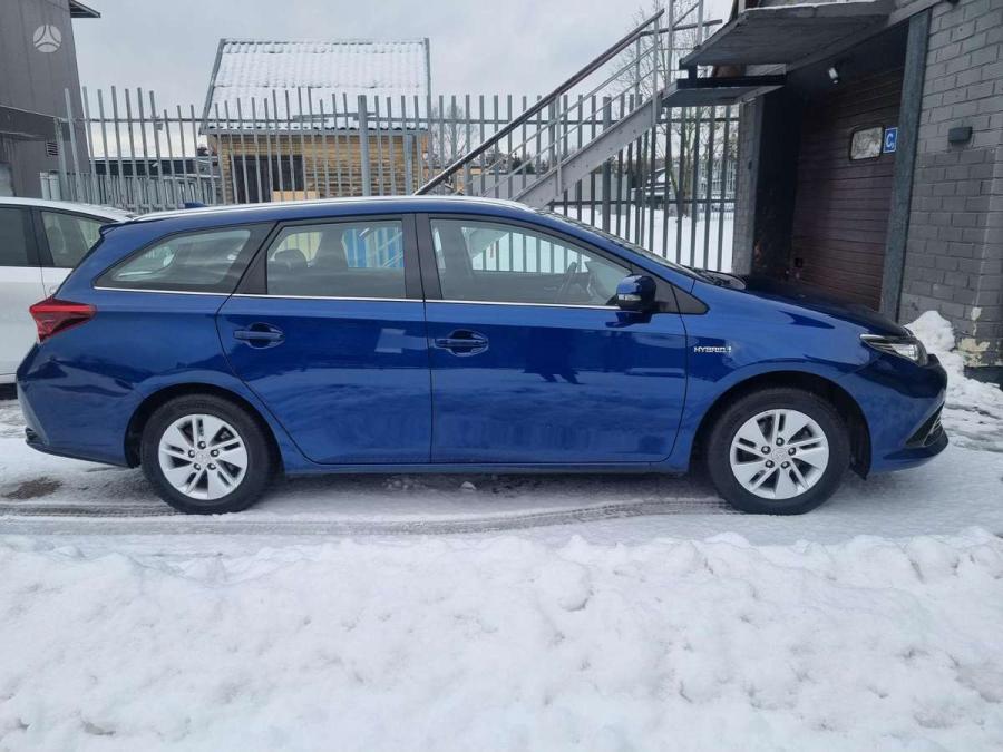 Blue Toyota Auris 2018 in Kaunas, with an engine capacity of 1.80 L and mileage of 258 thousand km for 10500 €, photo 3 on AUTOMOTO.COM.LV