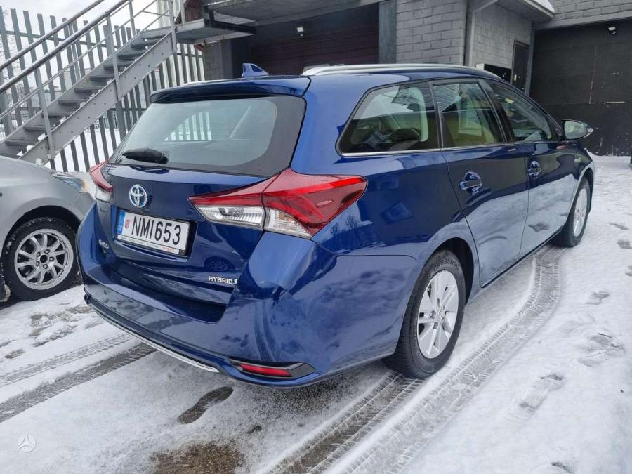 Blue Toyota Auris 2018 in Kaunas, with an engine capacity of 1.80 L and mileage of 258 thousand km for 10500 €, photo 4 on AUTOMOTO.COM.LV