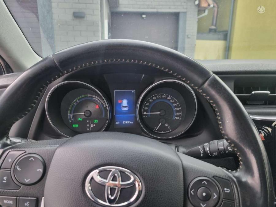 Blue Toyota Auris 2018 in Kaunas, with an engine capacity of 1.80 L and mileage of 258 thousand km for 10500 €, photo 11 on AUTOMOTO.COM.LV