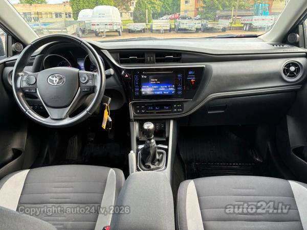 Zils Toyota Auris 2018 Pērnava, ar dzinēja tilpumu 1.60 L un nobraukumu 105 tūkst. km par 9900 €, foto 4 vietnē AUTOMOTO.COM.LV