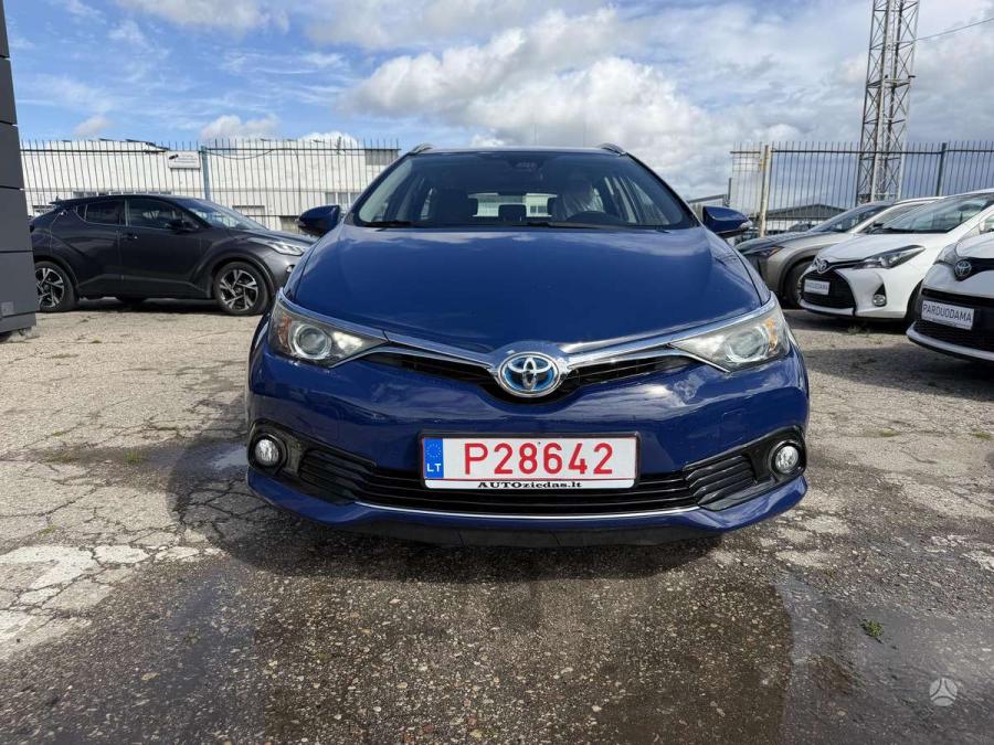 Blue Toyota Auris 2018 in Panevezys, with an engine capacity of 1.80 L and mileage of 113 thousand km for 12200 €, photo 1 on AUTOMOTO.COM.LV
