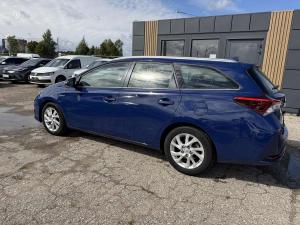 Blue Toyota Auris 2018 in Panevezys, with an engine capacity of 1.80 L and mileage of 113 thousand km for 12200 €, photo 4 on AUTOMOTO.COM.LV