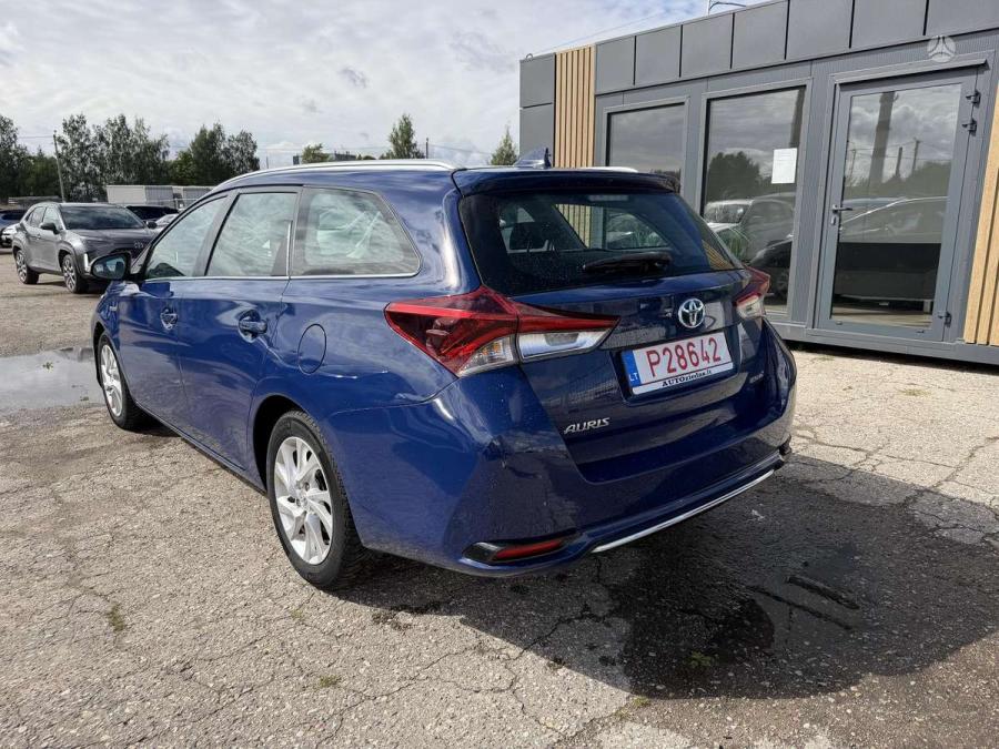Blue Toyota Auris 2018 in Panevezys, with an engine capacity of 1.80 L and mileage of 113 thousand km for 12200 €, photo 5 on AUTOMOTO.COM.LV