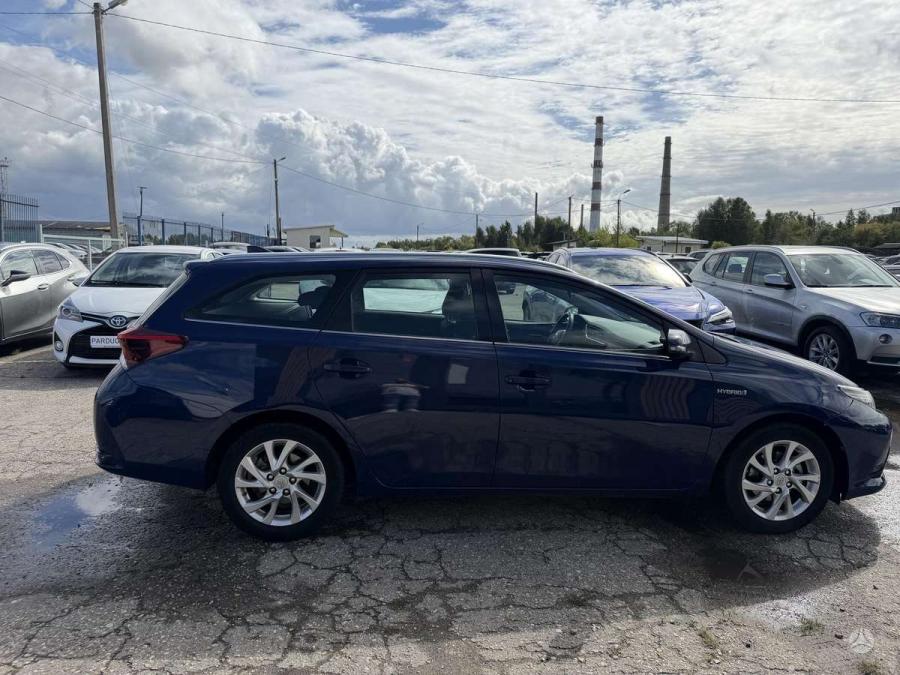 Blue Toyota Auris 2018 in Panevezys, with an engine capacity of 1.80 L and mileage of 113 thousand km for 12200 €, photo 9 on AUTOMOTO.COM.LV