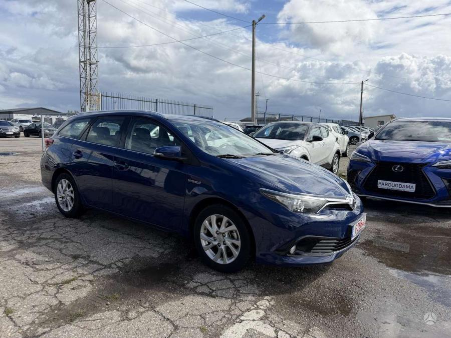 Blue Toyota Auris 2018 in Panevezys, with an engine capacity of 1.80 L and mileage of 113 thousand km for 12200 €, photo 10 on AUTOMOTO.COM.LV