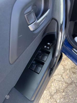 Blue Toyota Auris 2018 in Panevezys, with an engine capacity of 1.80 L and mileage of 113 thousand km for 12200 €, photo 12 on AUTOMOTO.COM.LV