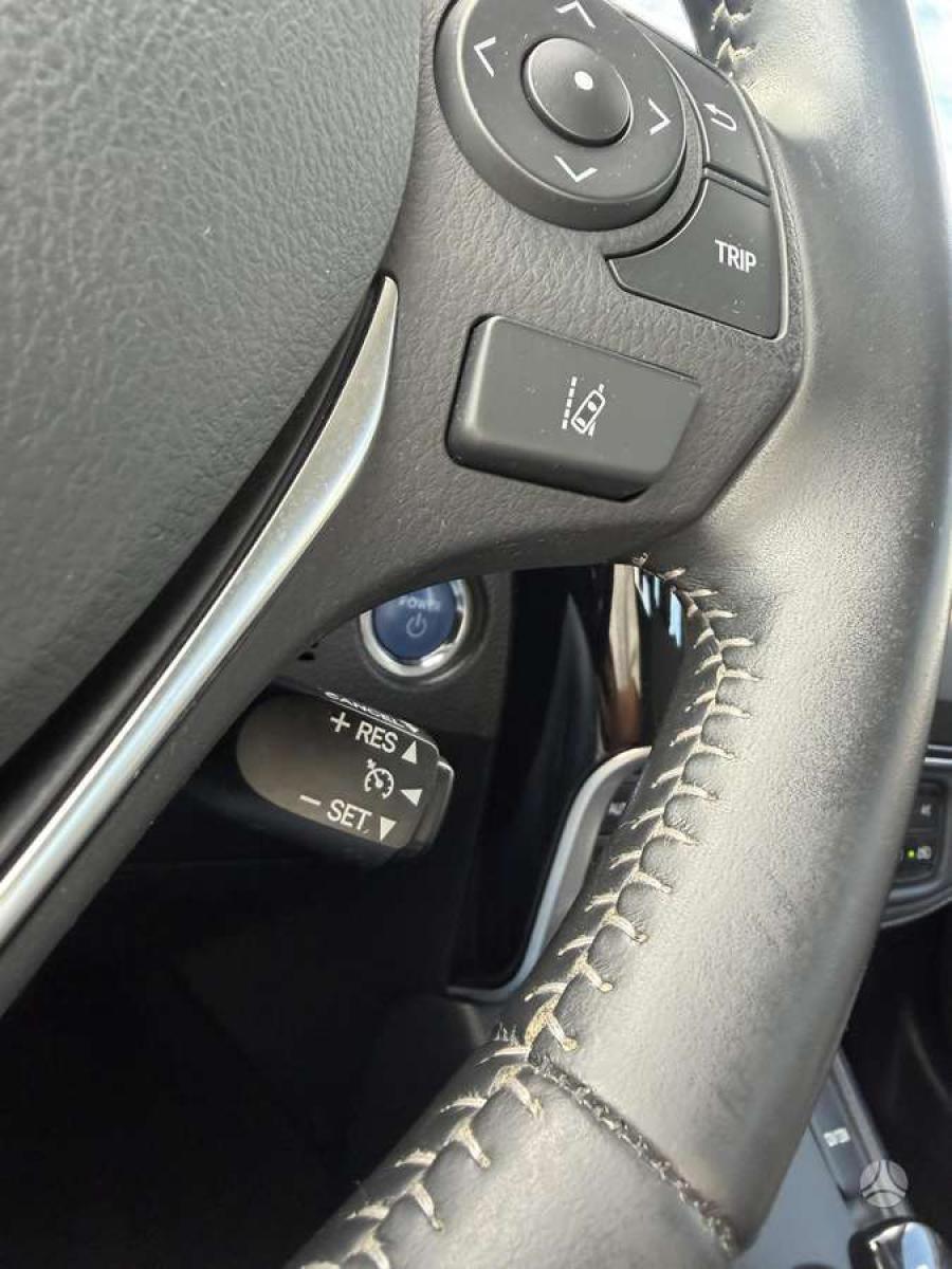 Blue Toyota Auris 2018 in Panevezys, with an engine capacity of 1.80 L and mileage of 113 thousand km for 12200 €, photo 17 on AUTOMOTO.COM.LV