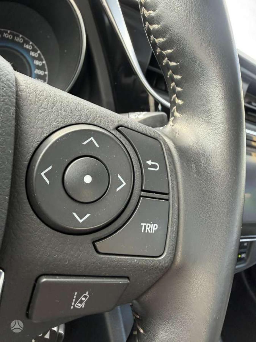 Blue Toyota Auris 2018 in Panevezys, with an engine capacity of 1.80 L and mileage of 113 thousand km for 12200 €, photo 18 on AUTOMOTO.COM.LV