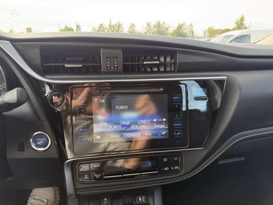 Blue Toyota Auris 2018 in Panevezys, with an engine capacity of 1.80 L and mileage of 113 thousand km for 12200 €, photo 21 on AUTOMOTO.COM.LV