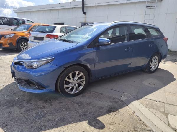 Toyota Auris 2018 Utena vietnē Zils Toyota Auris 2018 Utena, ar dzinēja tilpumu 1.20 L un nobraukumu 170 tūkst. km par 8990 €, foto 5 vietnē AUTOMOTO.COM.LV