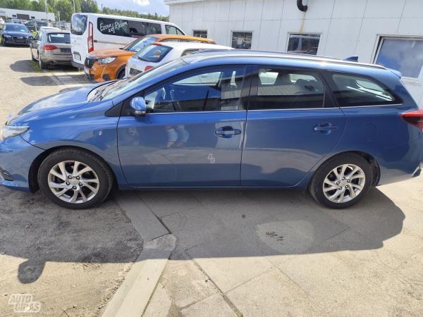 Toyota Auris 2018 Utena vietnē Zils Toyota Auris 2018 Utena, ar dzinēja tilpumu 1.20 L un nobraukumu 170 tūkst. km par 8990 €, foto 6 vietnē AUTOMOTO.COM.LV