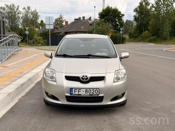 Brūns Toyota Auris 2008 Rīga, ar dzinēja tilpumu 1.60 L un nobraukumu 117 tūkst. km par 2800 €, foto 3 vietnē AUTOMOTO.COM.LV