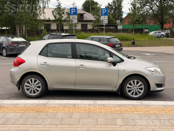 Brūns Toyota Auris 2008 Rīga, ar dzinēja tilpumu 1.60 L un nobraukumu 117 tūkst. km par 2800 €, foto 4 vietnē AUTOMOTO.COM.LV