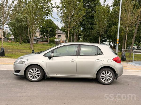 Brūns Toyota Auris 2008 Rīga, ar dzinēja tilpumu 1.60 L un nobraukumu 117 tūkst. km par 2800 €, foto 5 vietnē AUTOMOTO.COM.LV