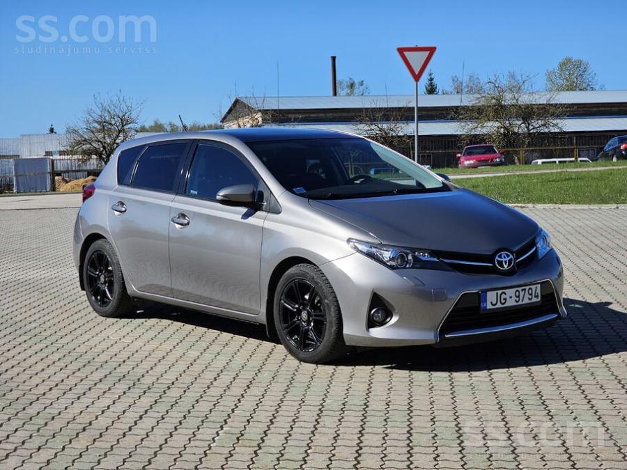 Brūns Toyota Auris 2013 Rīga, ar dzinēja tilpumu 1.60 L un nobraukumu 105 tūkst. km par 8190 €, foto 2 vietnē AUTOMOTO.COM.LV