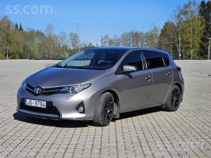 Brūns Toyota Auris 2013 Rīga, ar dzinēja tilpumu 1.60 L un nobraukumu 105 tūkst. km par 8190 €, foto 3 vietnē AUTOMOTO.COM.LV
