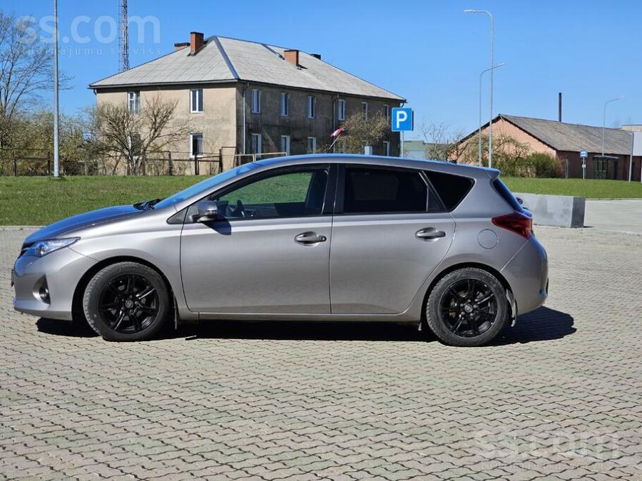 Brūns Toyota Auris 2013 Rīga, ar dzinēja tilpumu 1.60 L un nobraukumu 105 tūkst. km par 8190 €, foto 5 vietnē AUTOMOTO.COM.LV