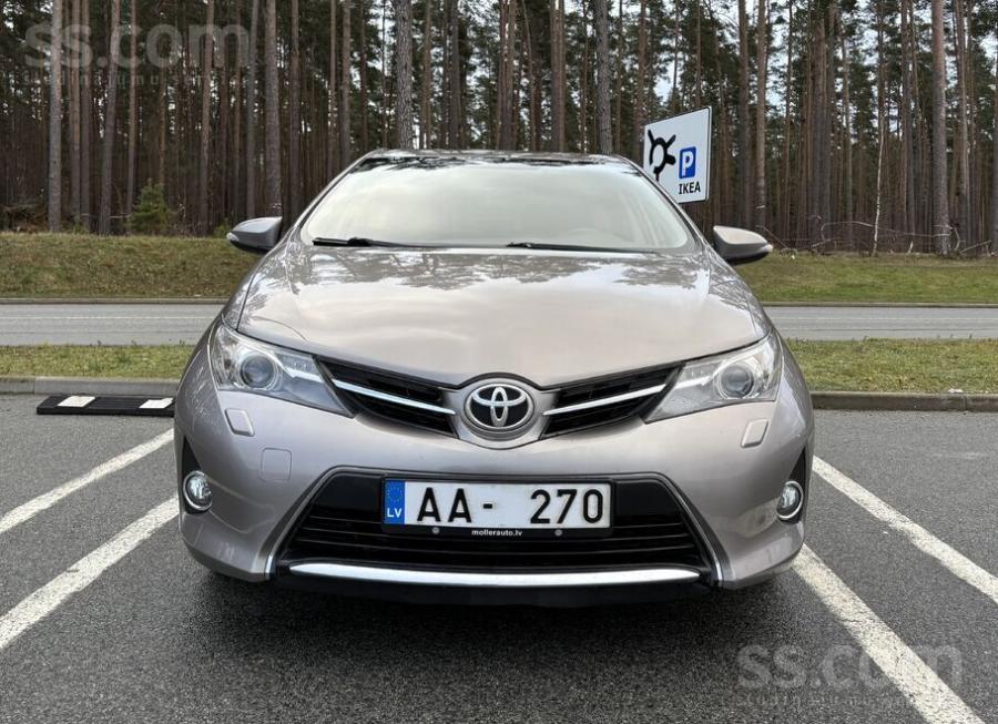 Brūns Toyota Auris 2013 Rīga, ar dzinēja tilpumu 1.60 L un nobraukumu 135 tūkst. km par 7999 €, foto 3 vietnē AUTOMOTO.COM.LV