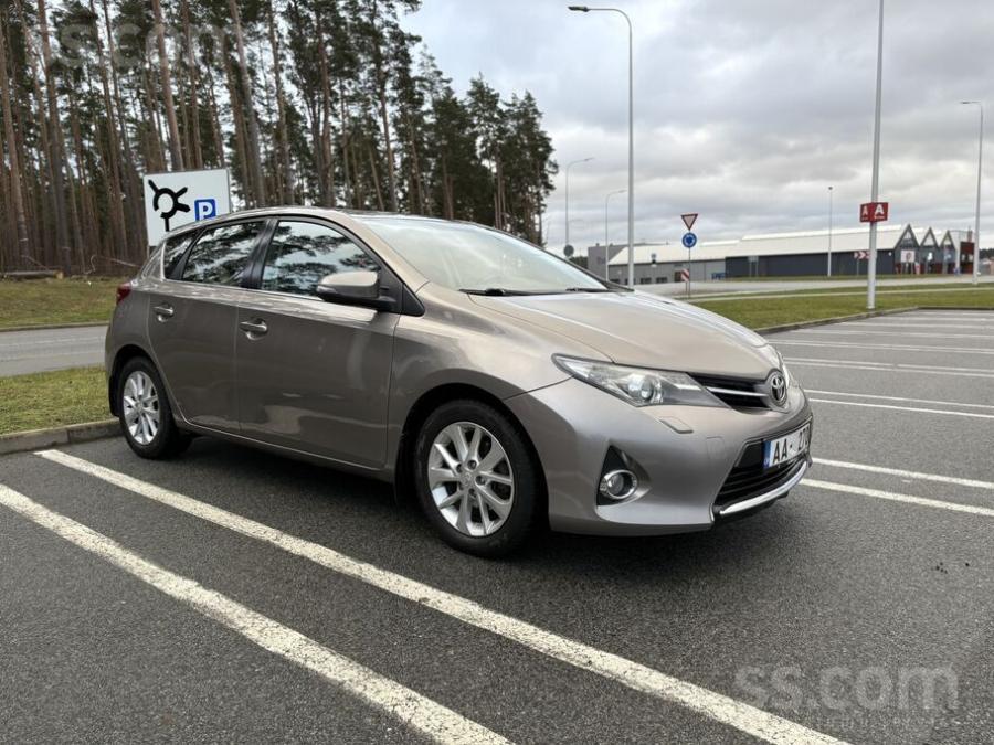 Brūns Toyota Auris 2013 Rīga, ar dzinēja tilpumu 1.60 L un nobraukumu 135 tūkst. km par 7800 €, foto 2 vietnē AUTOMOTO.COM.LV