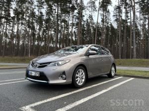 Brūns Toyota Auris 2013 Rīga, ar dzinēja tilpumu 1.60 L un nobraukumu 135 tūkst. km par 7800 €, foto 4 vietnē AUTOMOTO.COM.LV
