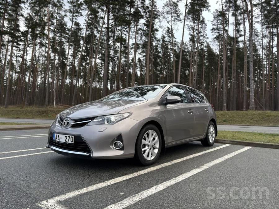 Brūns Toyota Auris 2013 Rīga, ar dzinēja tilpumu 1.60 L un nobraukumu 135 tūkst. km par 7800 €, foto 4 vietnē AUTOMOTO.COM.LV