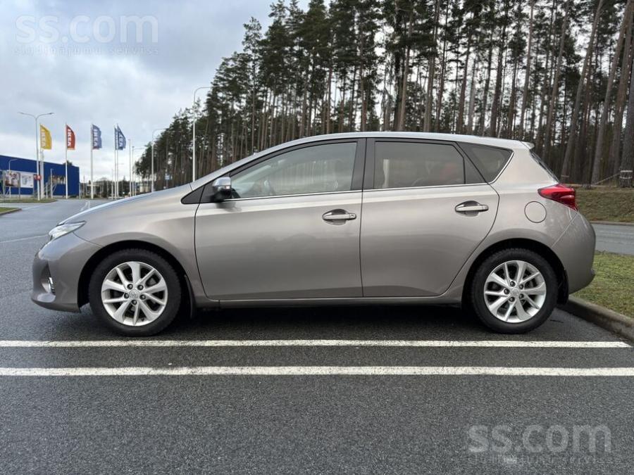 Brūns Toyota Auris 2013 Rīga, ar dzinēja tilpumu 1.60 L un nobraukumu 135 tūkst. km par 7800 €, foto 5 vietnē AUTOMOTO.COM.LV