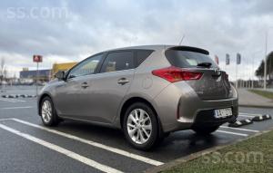 Brūns Toyota Auris 2013 Rīga, ar dzinēja tilpumu 1.60 L un nobraukumu 135 tūkst. km par 7800 €, foto 6 vietnē AUTOMOTO.COM.LV