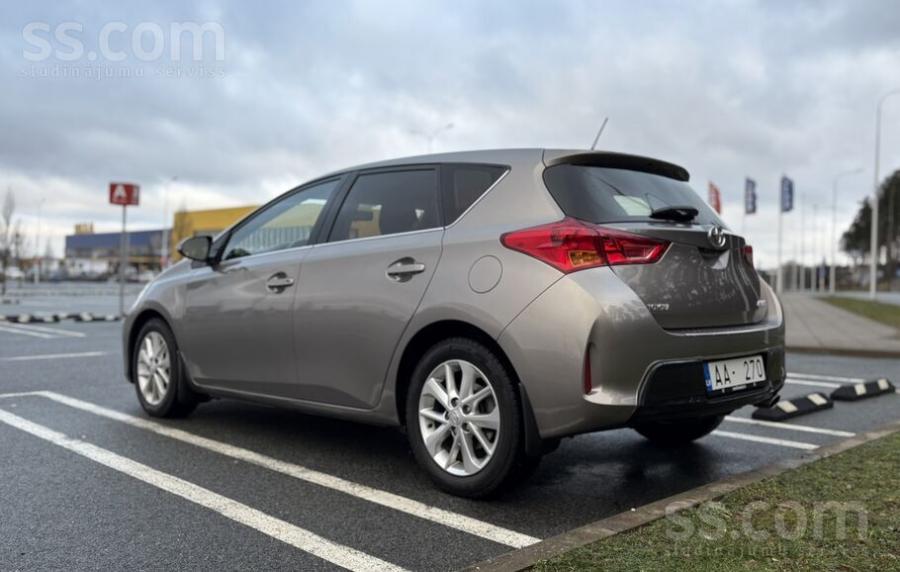 Brūns Toyota Auris 2013 Rīga, ar dzinēja tilpumu 1.60 L un nobraukumu 135 tūkst. km par 7800 €, foto 6 vietnē AUTOMOTO.COM.LV