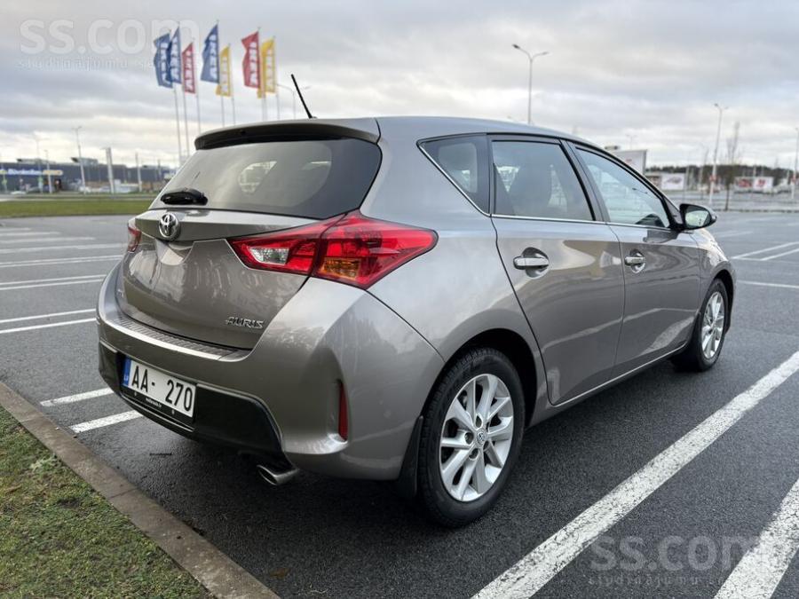 Brūns Toyota Auris 2013 Rīga, ar dzinēja tilpumu 1.60 L un nobraukumu 135 tūkst. km par 7800 €, foto 8 vietnē AUTOMOTO.COM.LV